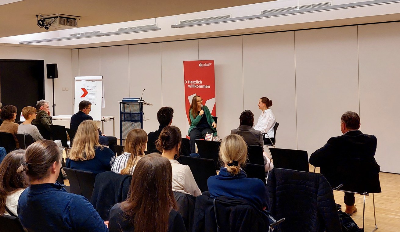 Diskussion zu KI: Autorin Emma Braslavsky zu Gast bei Veranstaltung des ...