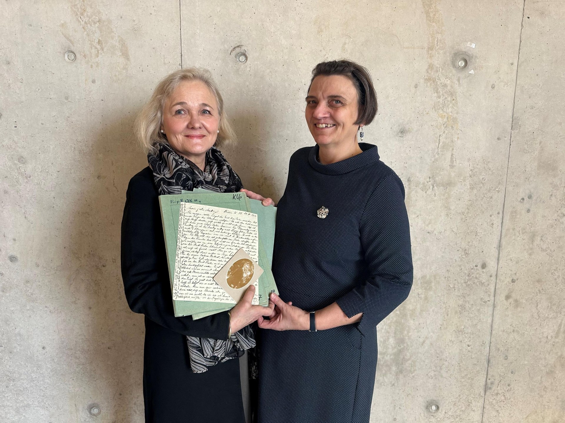 Nachlass von Agnes Karll zu Forschungszwecken der Universität Koblenz übergeben | Universität ...